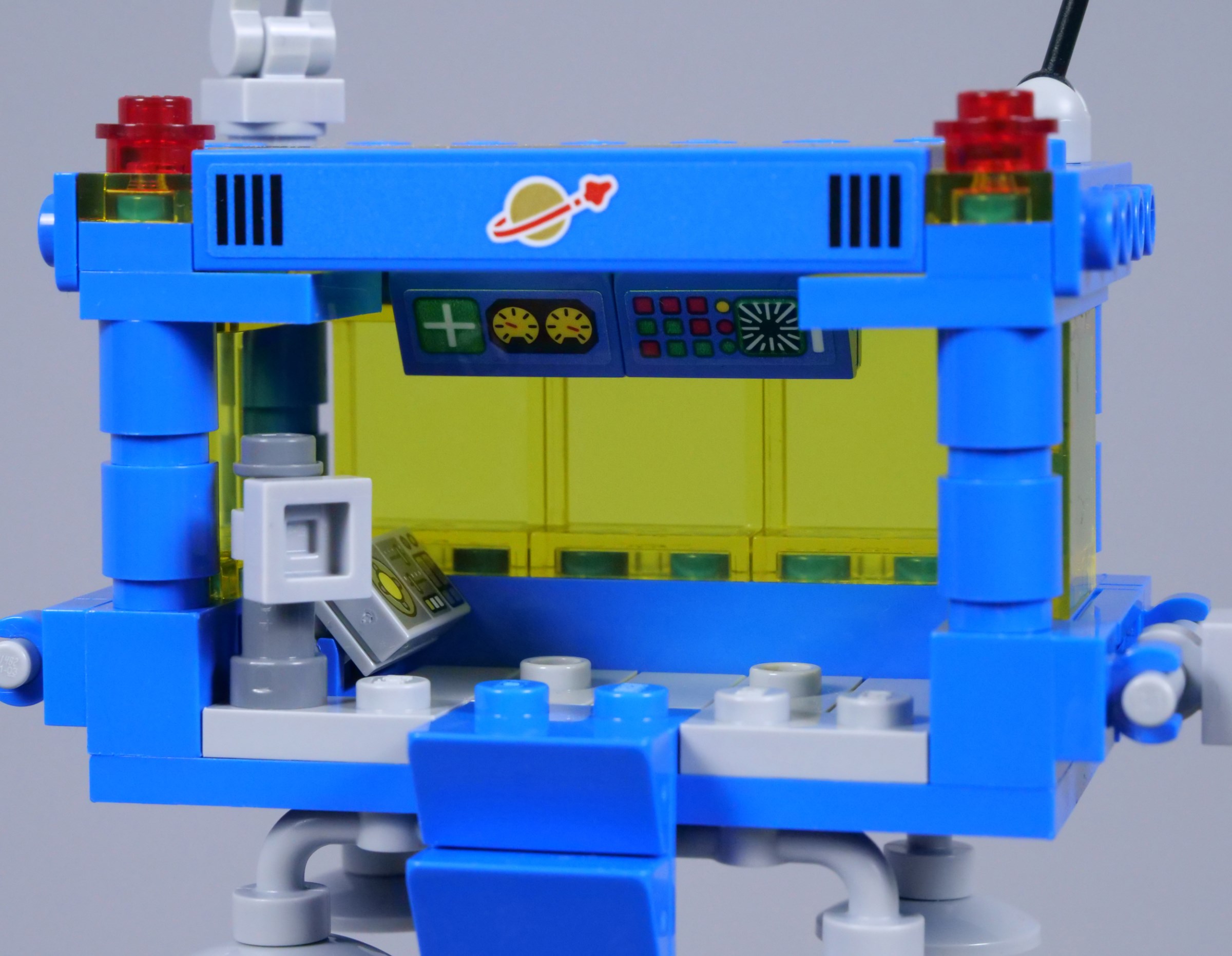 LEGO Icons 40712 Micro Rocket Launchpad review | Brickset